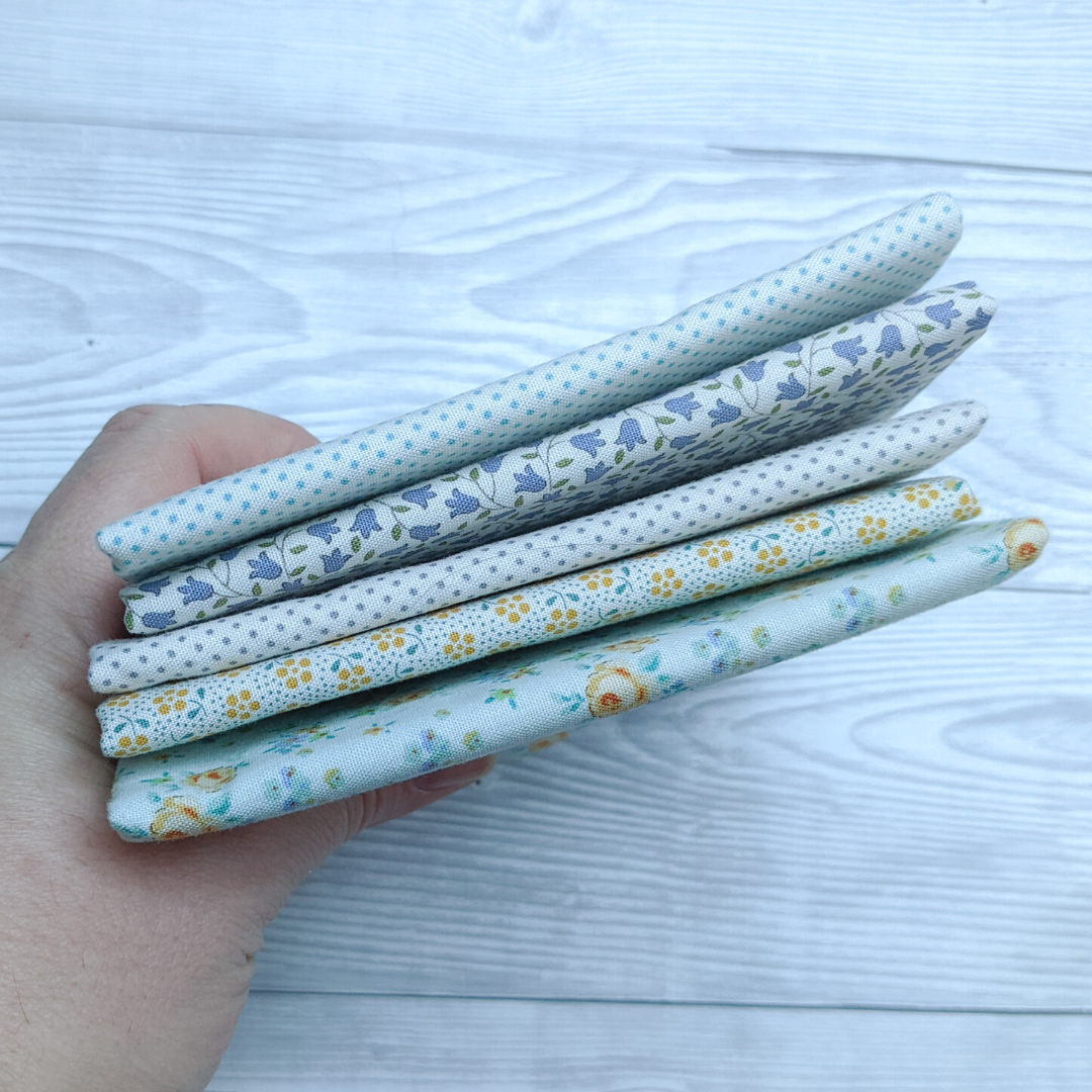 Tilda - Small Flowers, Dots - 5 Fat Quarters - The Sewing Drawer